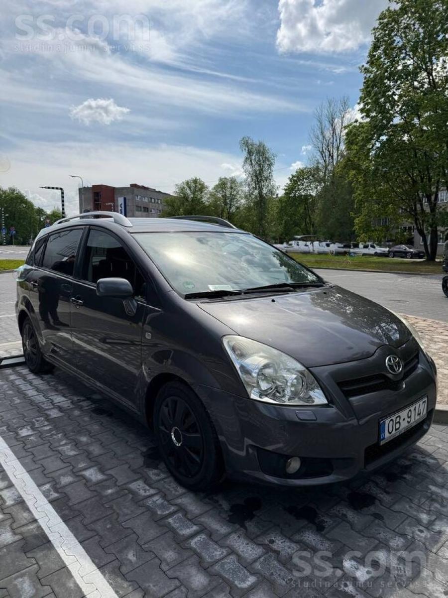 Grey Toyota Verso 2009 in Riga, with an engine capacity of 2.20 L and mileage of 220 thousand km for 5000 €, photo 5 on AUTOMOTO.COM.LV