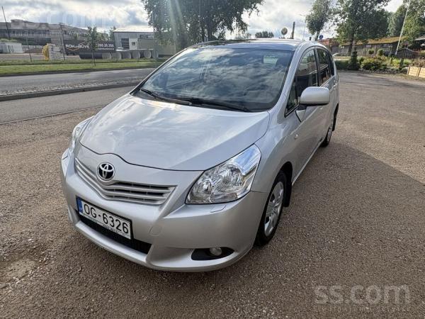 Pelēks Toyota Verso 2009 Cēsis, ar dzinēja tilpumu 2.00 L un nobraukumu 450 tūkst. km par 2600 €, foto 1 vietnē AUTOMOTO.COM.LV