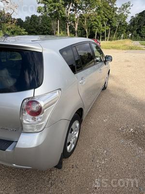 Grey Toyota Verso 2009 in Cesis, with an engine capacity of 2.00 L and mileage of 450 thousand km for 2600 €, photo 3 on AUTOMOTO.COM.LV