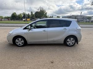 Grey Toyota Verso 2009 in Cesis, with an engine capacity of 2.00 L and mileage of 450 thousand km for 2600 €, photo 4 on AUTOMOTO.COM.LV
