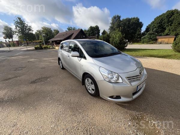 Pelēks Toyota Verso 2009 Cēsis, ar dzinēja tilpumu 2.00 L un nobraukumu 450 tūkst. km par 2600 €, foto 5 vietnē AUTOMOTO.COM.LV