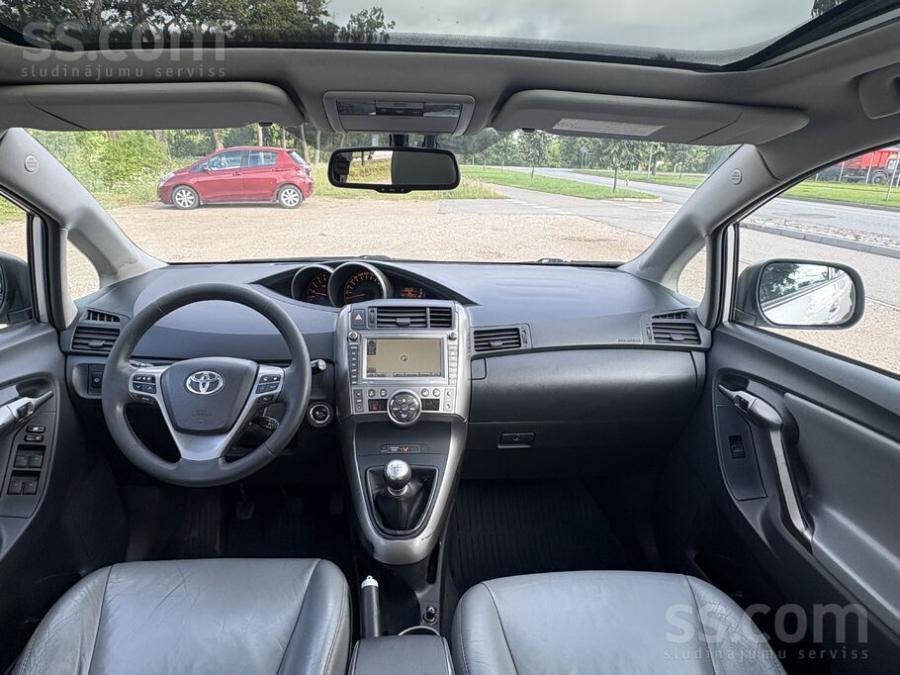 Grey Toyota Verso 2009 in Cesis, with an engine capacity of 2.00 L and mileage of 450 thousand km for 2600 €, photo 7 on AUTOMOTO.COM.LV