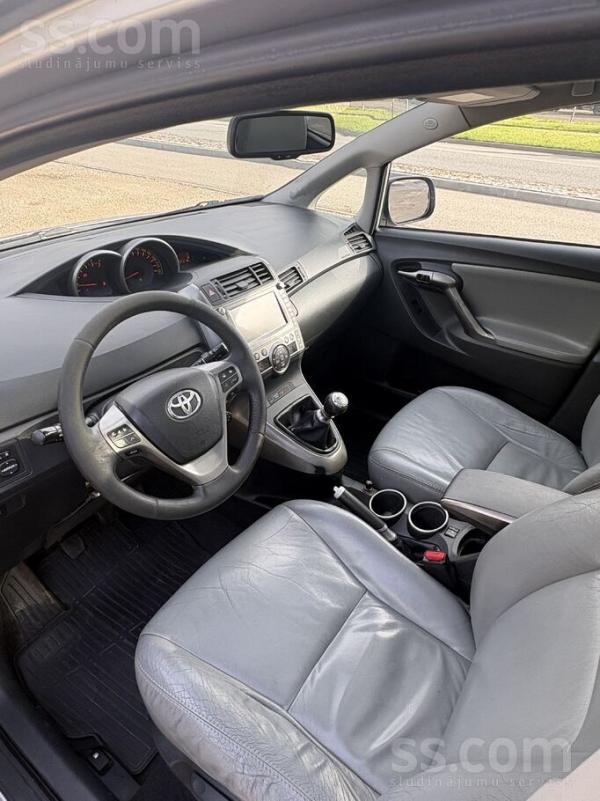 Pelēks Toyota Verso 2009 Cēsis, ar dzinēja tilpumu 2.00 L un nobraukumu 450 tūkst. km par 2600 €, foto 7 vietnē AUTOMOTO.COM.LV