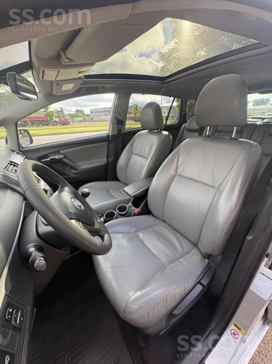 Grey Toyota Verso 2009 in Cesis, with an engine capacity of 2.00 L and mileage of 450 thousand km for 2600 €, photo 11 on AUTOMOTO.COM.LV