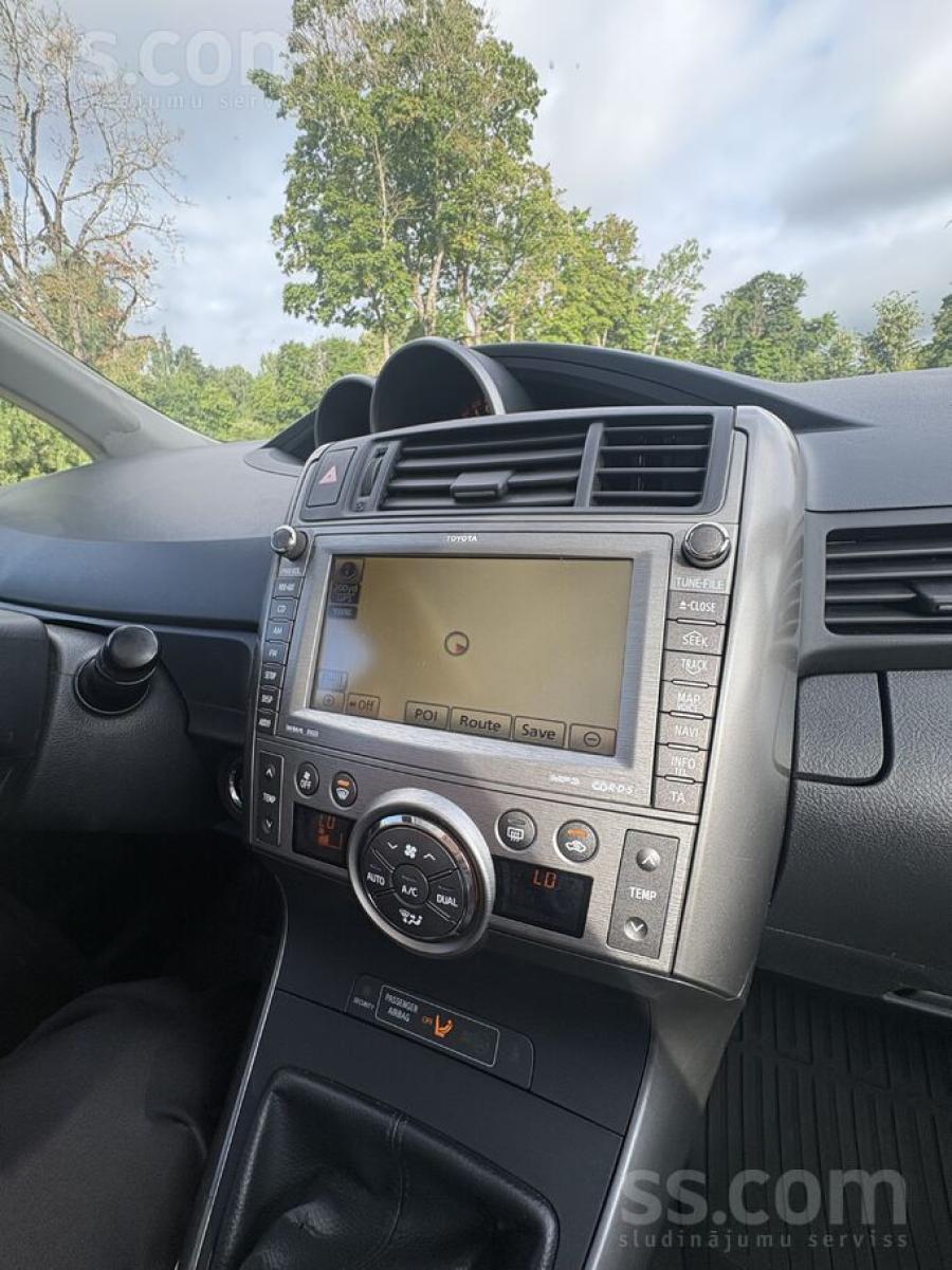 Grey Toyota Verso 2009 in Cesis, with an engine capacity of 2.00 L and mileage of 450 thousand km for 2600 €, photo 12 on AUTOMOTO.COM.LV