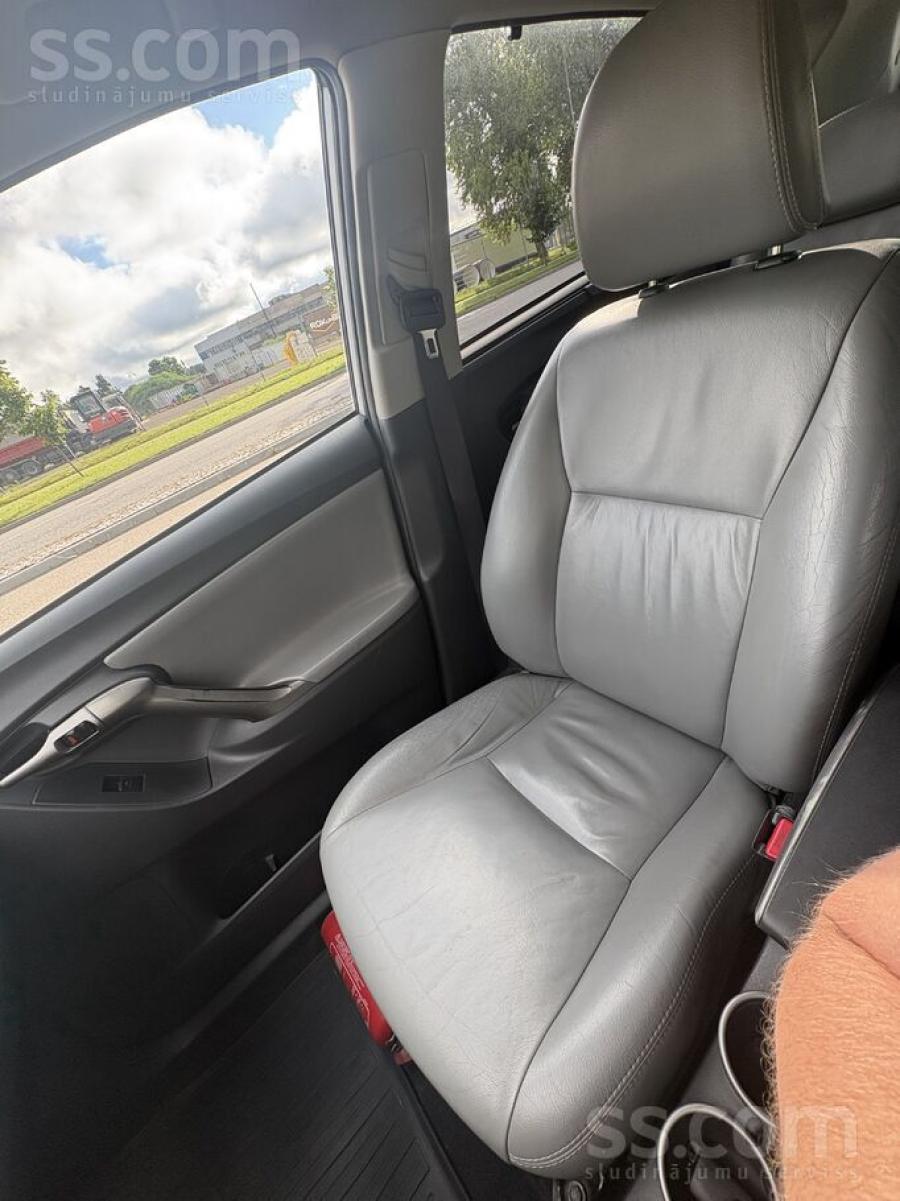 Grey Toyota Verso 2009 in Cesis, with an engine capacity of 2.00 L and mileage of 450 thousand km for 2600 €, photo 14 on AUTOMOTO.COM.LV