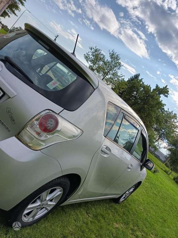 Grey Toyota Verso 2009 in Sirvintos, with an engine capacity of 2.00 L and mileage of 293 thousand km for 2900 €, photo 3 on AUTOMOTO.COM.LV