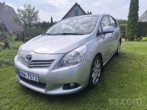 Pelēks Toyota Verso 2009 Daugavpils, ar dzinēja tilpumu 2.00 L un nobraukumu 279 tūkst. km par 3350 €, foto 3 vietnē AUTOMOTO.COM.LV
