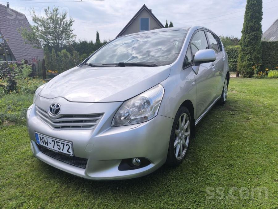 Pelēks Toyota Verso 2009 Daugavpils, ar dzinēja tilpumu 2.00 L un nobraukumu 279 tūkst. km par 3350 €, foto 3 vietnē AUTOMOTO.COM.LV
