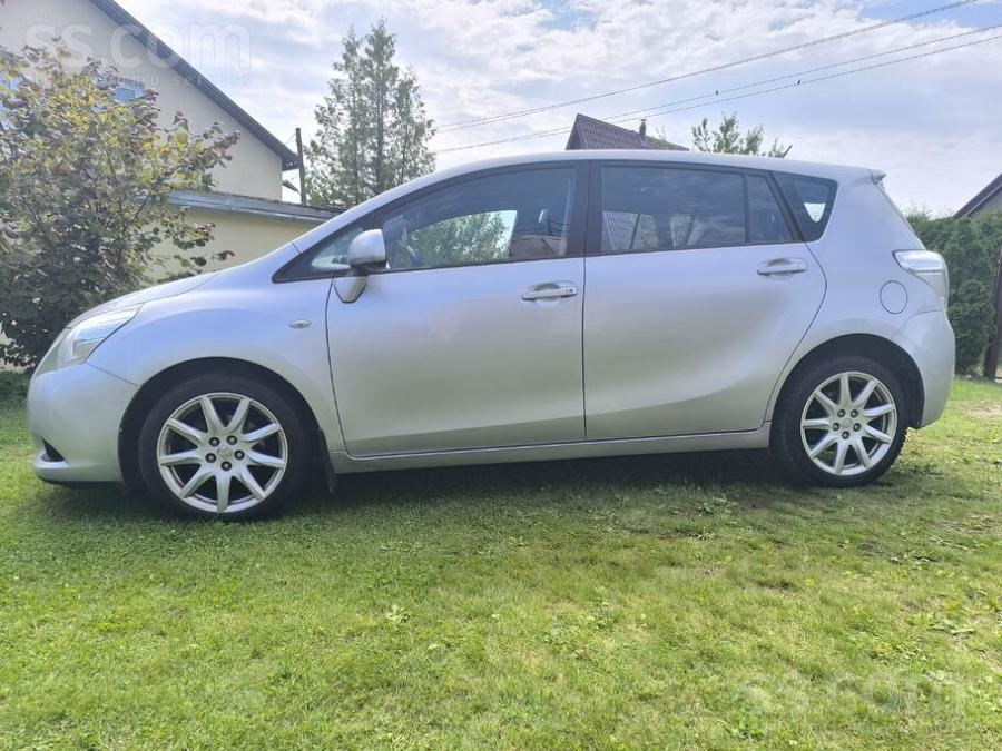 Pelēks Toyota Verso 2009 Daugavpils, ar dzinēja tilpumu 2.00 L un nobraukumu 279 tūkst. km par 3350 €, foto 6 vietnē AUTOMOTO.COM.LV