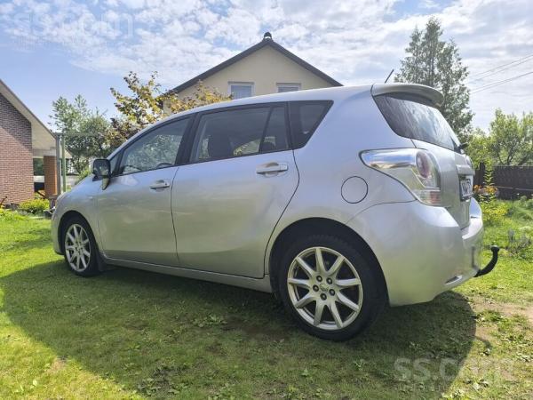 Grey Toyota Verso 2009 in Daugavpils, with an engine capacity of 2.00 L and mileage of 279 thousand km for 3350 €, photo 6 on AUTOMOTO.COM.LV