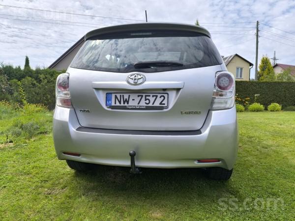 Grey Toyota Verso 2009 in Daugavpils, with an engine capacity of 2.00 L and mileage of 279 thousand km for 3350 €, photo 8 on AUTOMOTO.COM.LV