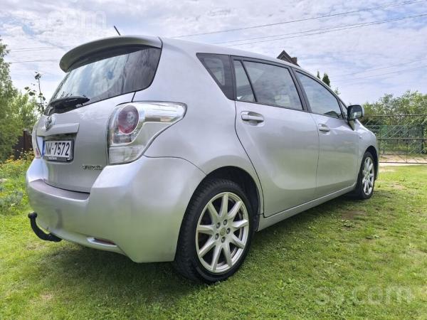 Grey Toyota Verso 2009 in Daugavpils, with an engine capacity of 2.00 L and mileage of 279 thousand km for 3350 €, photo 9 on AUTOMOTO.COM.LV