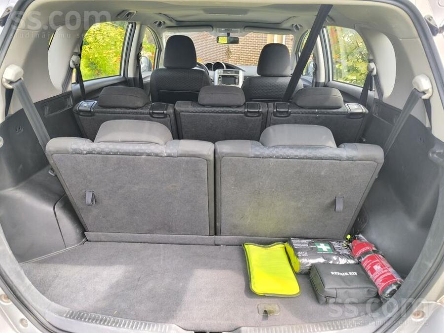 Pelēks Toyota Verso 2009 Daugavpils, ar dzinēja tilpumu 2.00 L un nobraukumu 279 tūkst. km par 3350 €, foto 19 vietnē AUTOMOTO.COM.LV