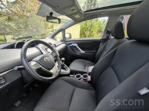 Pelēks Toyota Verso 2009 Daugavpils, ar dzinēja tilpumu 2.00 L un nobraukumu 279 tūkst. km par 3350 €, foto 24 vietnē AUTOMOTO.COM.LV