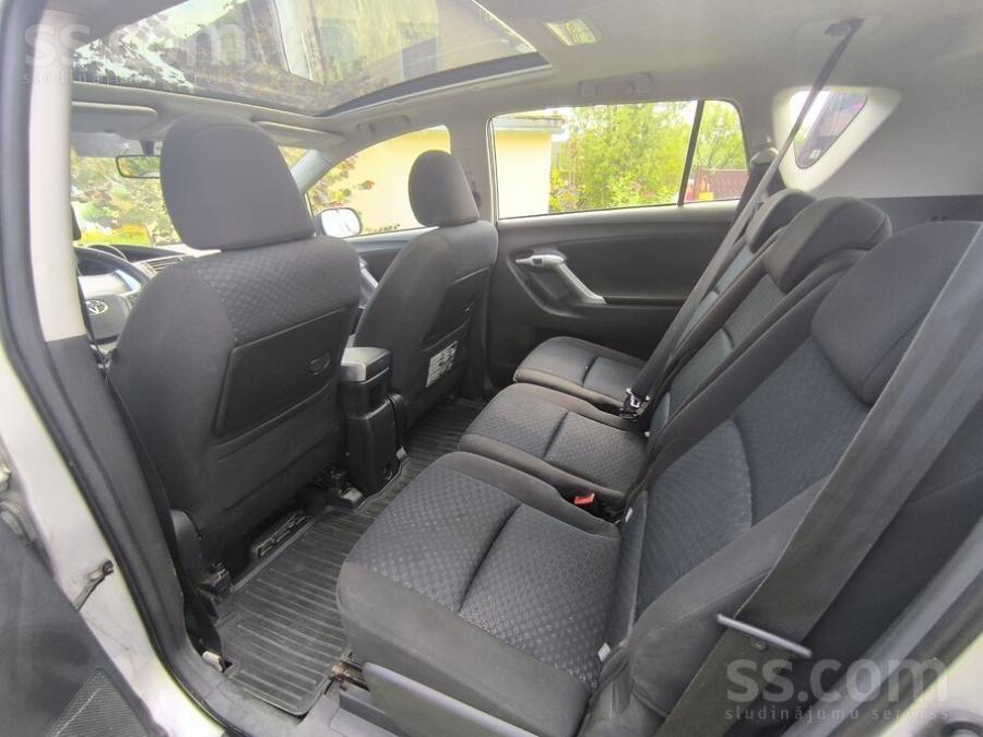 Pelēks Toyota Verso 2009 Daugavpils, ar dzinēja tilpumu 2.00 L un nobraukumu 279 tūkst. km par 3350 €, foto 26 vietnē AUTOMOTO.COM.LV