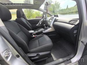 Pelēks Toyota Verso 2009 Daugavpils, ar dzinēja tilpumu 2.00 L un nobraukumu 279 tūkst. km par 3350 €, foto 27 vietnē AUTOMOTO.COM.LV