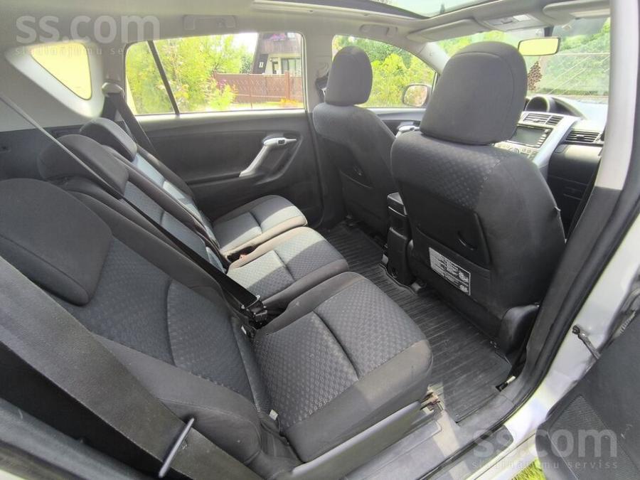 Pelēks Toyota Verso 2009 Daugavpils, ar dzinēja tilpumu 2.00 L un nobraukumu 279 tūkst. km par 3350 €, foto 28 vietnē AUTOMOTO.COM.LV