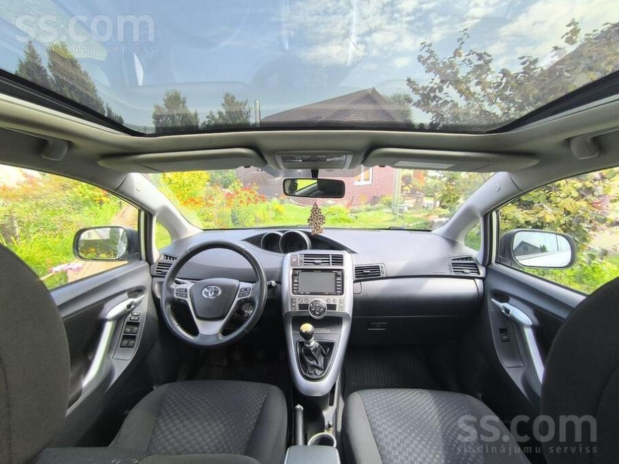 Pelēks Toyota Verso 2009 Daugavpils, ar dzinēja tilpumu 2.00 L un nobraukumu 279 tūkst. km par 3350 €, foto 30 vietnē AUTOMOTO.COM.LV