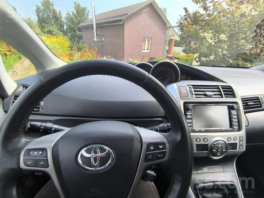 Pelēks Toyota Verso 2009 Daugavpils, ar dzinēja tilpumu 2.00 L un nobraukumu 279 tūkst. km par 3350 €, foto 31 vietnē AUTOMOTO.COM.LV