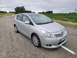 Pelēks Toyota Verso 2009 Šauļi, ar dzinēja tilpumu 2.00 L un nobraukumu 345 tūkst. km par 2550 €, foto  vietnē AUTOMOTO.COM.LV