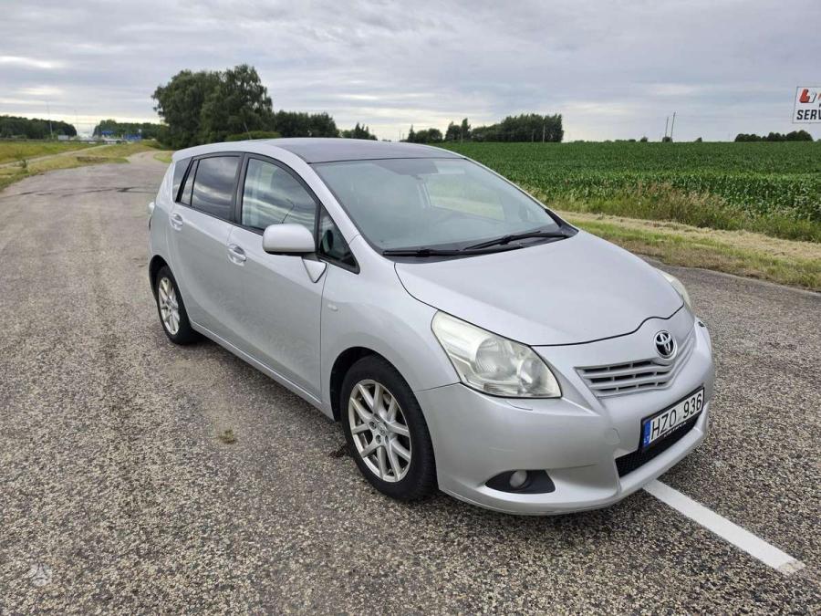 Grey Toyota Verso 2009 in Siauliai, with an engine capacity of 2.00 L and mileage of 345 thousand km for 2550 €, photo 1 on AUTOMOTO.COM.LV