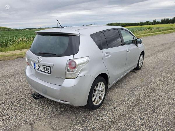 Pelēks Toyota Verso 2009 Šauļi, ar dzinēja tilpumu 2.00 L un nobraukumu 345 tūkst. km par 2550 €, foto 2 vietnē AUTOMOTO.COM.LV