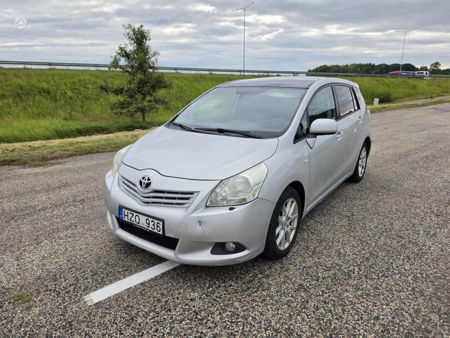 Grey Toyota Verso 2009 in Siauliai, with an engine capacity of 2.00 L and mileage of 345 thousand km for 2550 €, photo 6 on AUTOMOTO.COM.LV