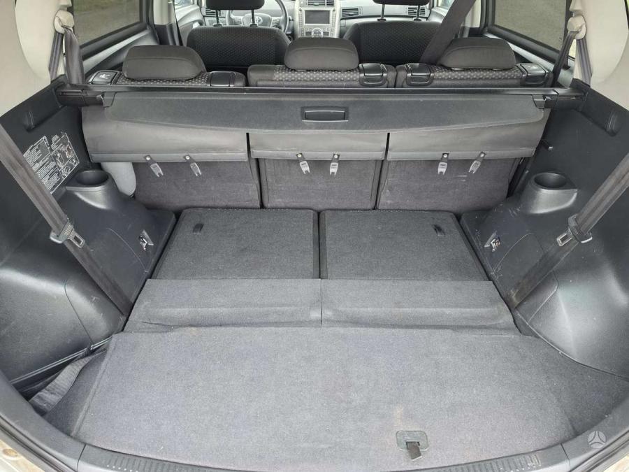 Grey Toyota Verso 2009 in Siauliai, with an engine capacity of 2.00 L and mileage of 345 thousand km for 2550 €, photo 9 on AUTOMOTO.COM.LV