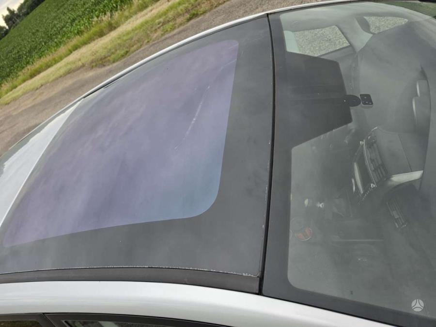 Grey Toyota Verso 2009 in Siauliai, with an engine capacity of 2.00 L and mileage of 345 thousand km for 2550 €, photo 10 on AUTOMOTO.COM.LV