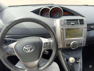 Grey Toyota Verso 2009 in Siauliai, with an engine capacity of 2.00 L and mileage of 345 thousand km for 2550 €, photo 12 on AUTOMOTO.COM.LV