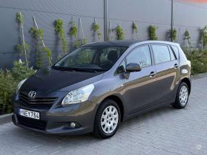 Grey Toyota Verso 2009 in Vilnius, with an engine capacity of 2.00 L and mileage of 286 thousand km for 3800 €, photo 3 on AUTOMOTO.COM.LV
