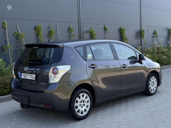 Pelēks Toyota Verso 2009 Viļņa, ar dzinēja tilpumu 2.00 L un nobraukumu 286 tūkst. km par 3800 €, foto 4 vietnē AUTOMOTO.COM.LV