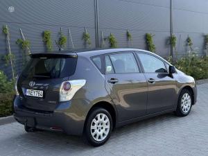 Grey Toyota Verso 2009 in Vilnius, with an engine capacity of 2.00 L and mileage of 286 thousand km for 3800 €, photo 5 on AUTOMOTO.COM.LV