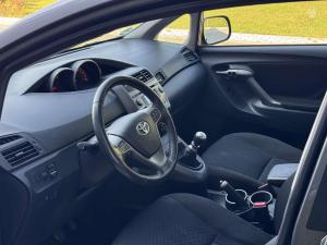 Grey Toyota Verso 2009 in Vilnius, with an engine capacity of 2.00 L and mileage of 286 thousand km for 3800 €, photo 6 on AUTOMOTO.COM.LV