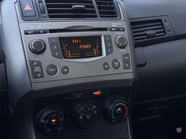 Pelēks Toyota Verso 2009 Viļņa, ar dzinēja tilpumu 2.00 L un nobraukumu 286 tūkst. km par 3800 €, foto 6 vietnē AUTOMOTO.COM.LV