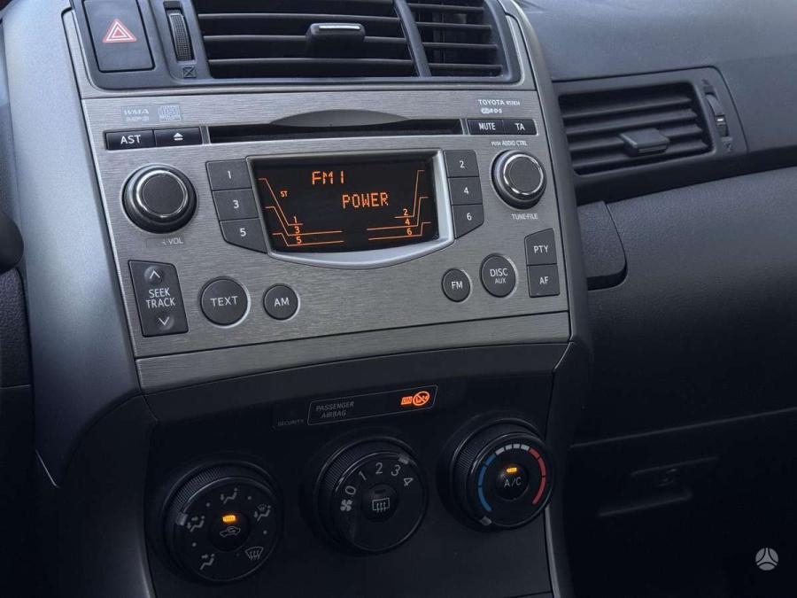 Grey Toyota Verso 2009 in Vilnius, with an engine capacity of 2.00 L and mileage of 286 thousand km for 3800 €, photo 7 on AUTOMOTO.COM.LV
