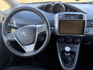 Grey Toyota Verso 2009 in Vilnius, with an engine capacity of 1.60 L and mileage of 238 thousand km for 3350 €, photo  on AUTOMOTO.COM.LV