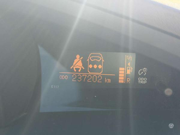 Grey Toyota Verso 2009 in Vilnius, with an engine capacity of 1.60 L and mileage of 238 thousand km for 3350 €, photo 2 on AUTOMOTO.COM.LV