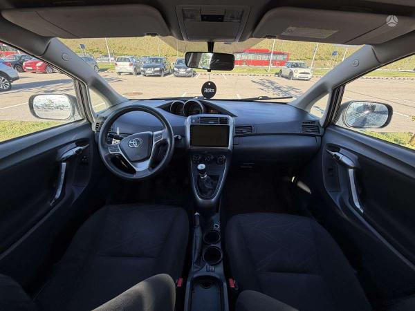 Grey Toyota Verso 2009 in Vilnius, with an engine capacity of 1.60 L and mileage of 238 thousand km for 3350 €, photo 5 on AUTOMOTO.COM.LV