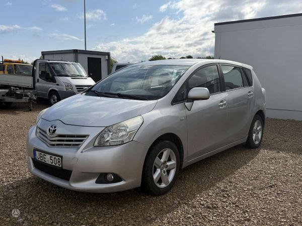 Grey Toyota Verso 2009 in Siauliai, with an engine capacity of 2.00 L and mileage of 253 thousand km for 1500 €, photo 1 on AUTOMOTO.COM.LV
