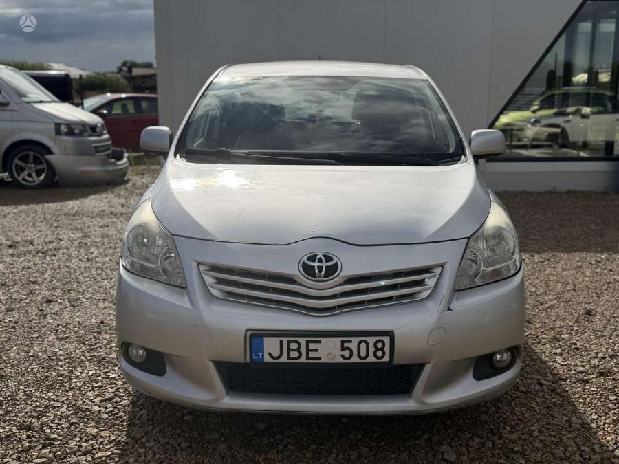 Grey Toyota Verso 2009 in Siauliai, with an engine capacity of 2.00 L and mileage of 253 thousand km for 1500 €, photo 3 on AUTOMOTO.COM.LV