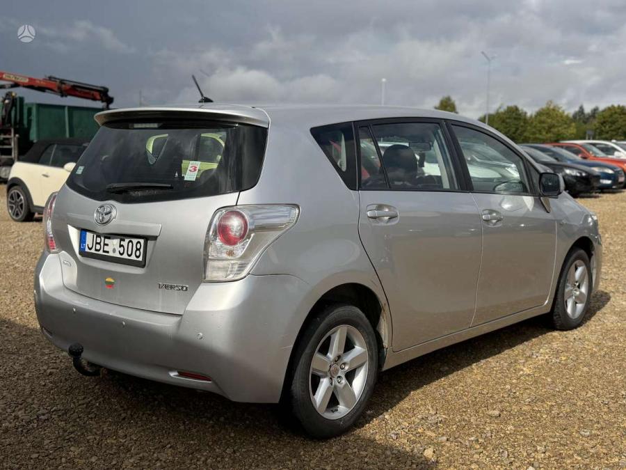 Grey Toyota Verso 2009 in Siauliai, with an engine capacity of 2.00 L and mileage of 253 thousand km for 1500 €, photo 6 on AUTOMOTO.COM.LV