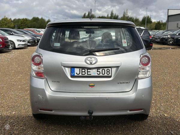 Grey Toyota Verso 2009 in Siauliai, with an engine capacity of 2.00 L and mileage of 253 thousand km for 1500 €, photo 6 on AUTOMOTO.COM.LV