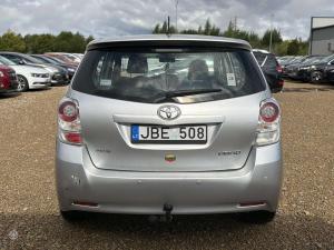 Grey Toyota Verso 2009 in Siauliai, with an engine capacity of 2.00 L and mileage of 253 thousand km for 1500 €, photo 7 on AUTOMOTO.COM.LV