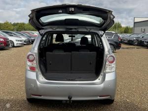 Grey Toyota Verso 2009 in Siauliai, with an engine capacity of 2.00 L and mileage of 253 thousand km for 1500 €, photo 8 on AUTOMOTO.COM.LV