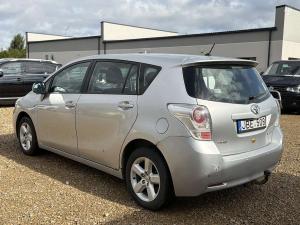 Grey Toyota Verso 2009 in Siauliai, with an engine capacity of 2.00 L and mileage of 253 thousand km for 1500 €, photo 9 on AUTOMOTO.COM.LV