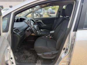 Grey Toyota Verso 2009 in Siauliai, with an engine capacity of 2.00 L and mileage of 253 thousand km for 1500 €, photo 10 on AUTOMOTO.COM.LV