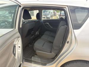 Grey Toyota Verso 2009 in Siauliai, with an engine capacity of 2.00 L and mileage of 253 thousand km for 1500 €, photo 11 on AUTOMOTO.COM.LV