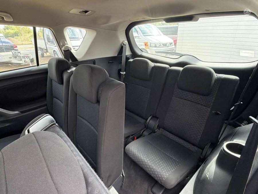 Grey Toyota Verso 2009 in Siauliai, with an engine capacity of 2.00 L and mileage of 253 thousand km for 1500 €, photo 12 on AUTOMOTO.COM.LV